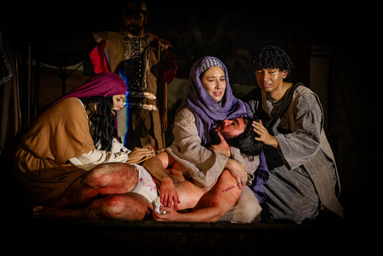 Elenco, equipe técnica e figurantes para a 22ª Paixão de Cristo começam ...